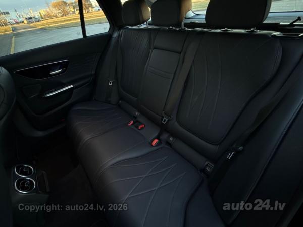 Melns Mercedes-Benz C-Class 2023 Tallina, ar dzinēja tilpumu 2.00 L un nobraukumu 114 tūkst. km par 33900 €, foto 11 vietnē AUTOMOTO.COM.LV