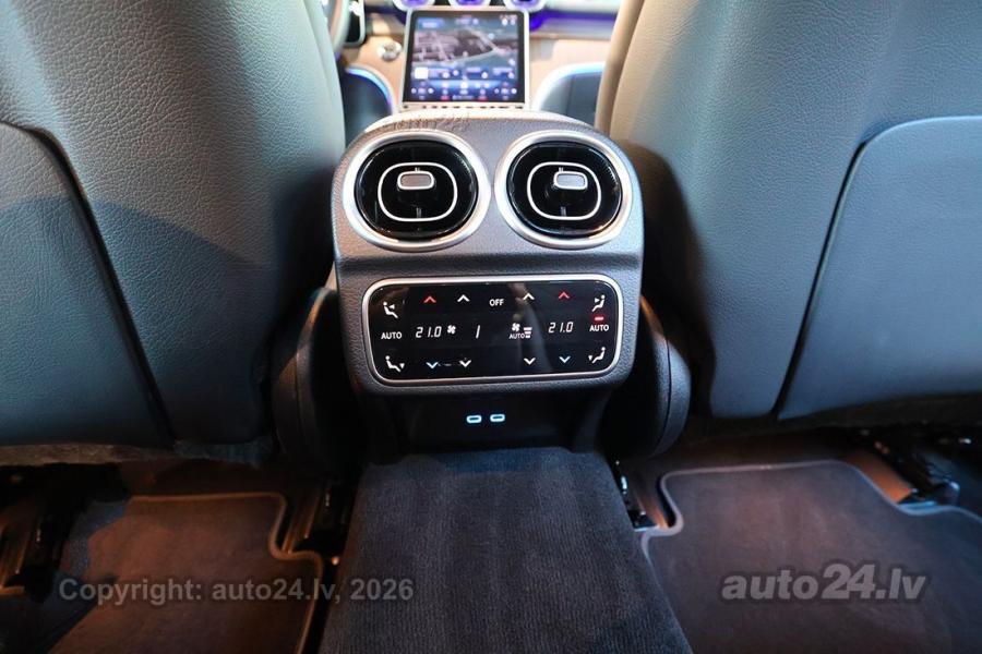 Melns Mercedes-Benz C-Class 2023 Tallina, ar dzinēja tilpumu 2.00 L un nobraukumu 37 tūkst. km par 51900 €, foto 22 vietnē AUTOMOTO.COM.LV
