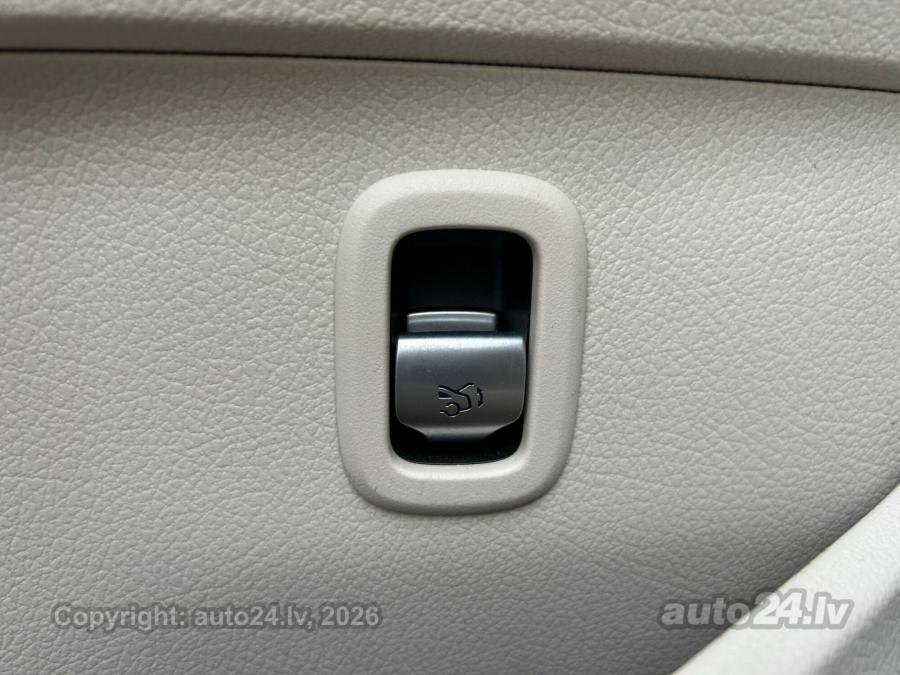 Melns Mercedes-Benz C-Class 2023 Tallina, ar dzinēja tilpumu 2.00 L un nobraukumu 66 tūkst. km par 32990 €, foto 25 vietnē AUTOMOTO.COM.LV