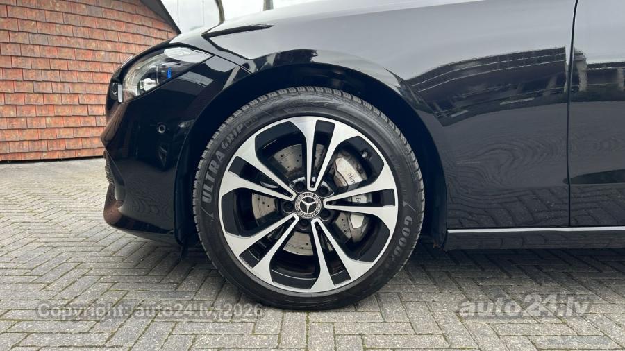 Melns Mercedes-Benz C-Class 2023 Tallina, ar dzinēja tilpumu 2.00 L un nobraukumu 66 tūkst. km par 32990 €, foto 28 vietnē AUTOMOTO.COM.LV