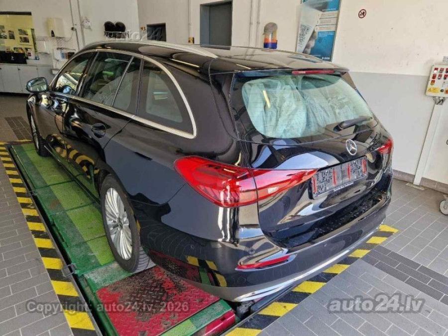 Черный Мерседес Ц-Класс 2025 в Таллин, объемом двигателя 2.00 л и пробегом 77 тыс. км за 31995 €, фото 4 на AUTOMOTO.COM.LV