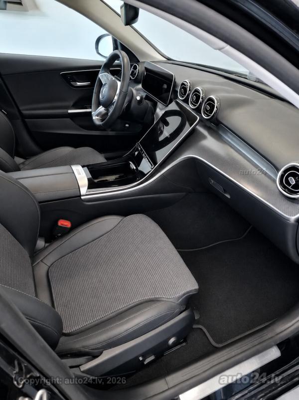 Melns Mercedes-Benz C-Class 2025 Tallina, ar dzinēja tilpumu 2.00 L un nobraukumu 77 tūkst. km par 31995 €, foto 5 vietnē AUTOMOTO.COM.LV