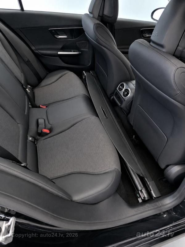 Melns Mercedes-Benz C-Class 2025 Tallina, ar dzinēja tilpumu 2.00 L un nobraukumu 77 tūkst. km par 31995 €, foto 6 vietnē AUTOMOTO.COM.LV