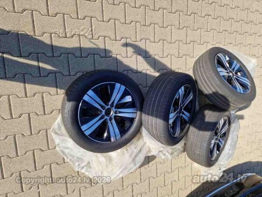 Черный Мерседес Ц-Класс 2025 в Таллин, объемом двигателя 2.00 л и пробегом 77 тыс. км за 31995 €, фото 12 на AUTOMOTO.COM.LV