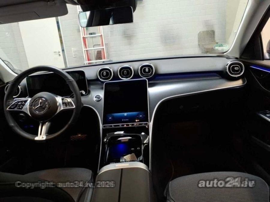 Melns Mercedes-Benz C-Class 2025 Tallina, ar dzinēja tilpumu 2.00 L un nobraukumu 49 tūkst. km par 35990 €, foto 4 vietnē AUTOMOTO.COM.LV