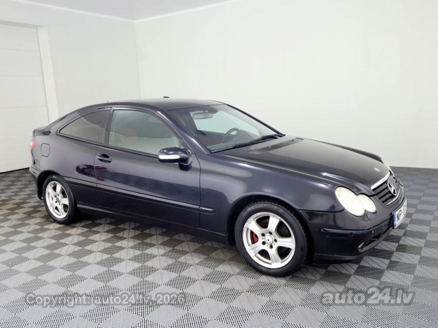 Zils Mercedes-Benz C-Class 2004 Tallina, ar dzinēja tilpumu 2.20 L un nobraukumu 228 tūkst. km par 1599 €, foto 1 vietnē AUTOMOTO.COM.LV