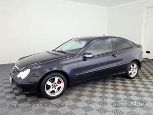 Zils Mercedes-Benz C-Class 2004 Tallina, ar dzinēja tilpumu 2.20 L un nobraukumu 228 tūkst. km par 1599 €, foto 2 vietnē AUTOMOTO.COM.LV