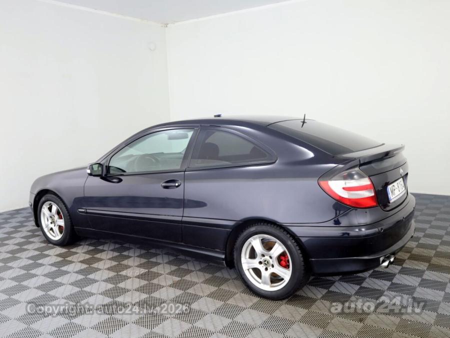Zils Mercedes-Benz C-Class 2004 Tallina, ar dzinēja tilpumu 2.20 L un nobraukumu 228 tūkst. km par 1599 €, foto 4 vietnē AUTOMOTO.COM.LV