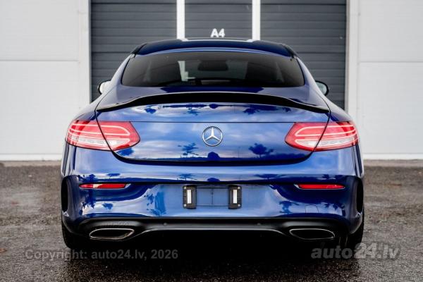 Blue Mercedes-Benz C-Class 2018 in Parnu, with an engine capacity of 2.00 L and mileage of 143 thousand km for 25100 €, photo 8 on AUTOMOTO.COM.LV