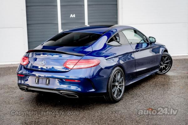 Blue Mercedes-Benz C-Class 2018 in Parnu, with an engine capacity of 2.00 L and mileage of 143 thousand km for 25100 €, photo 9 on AUTOMOTO.COM.LV