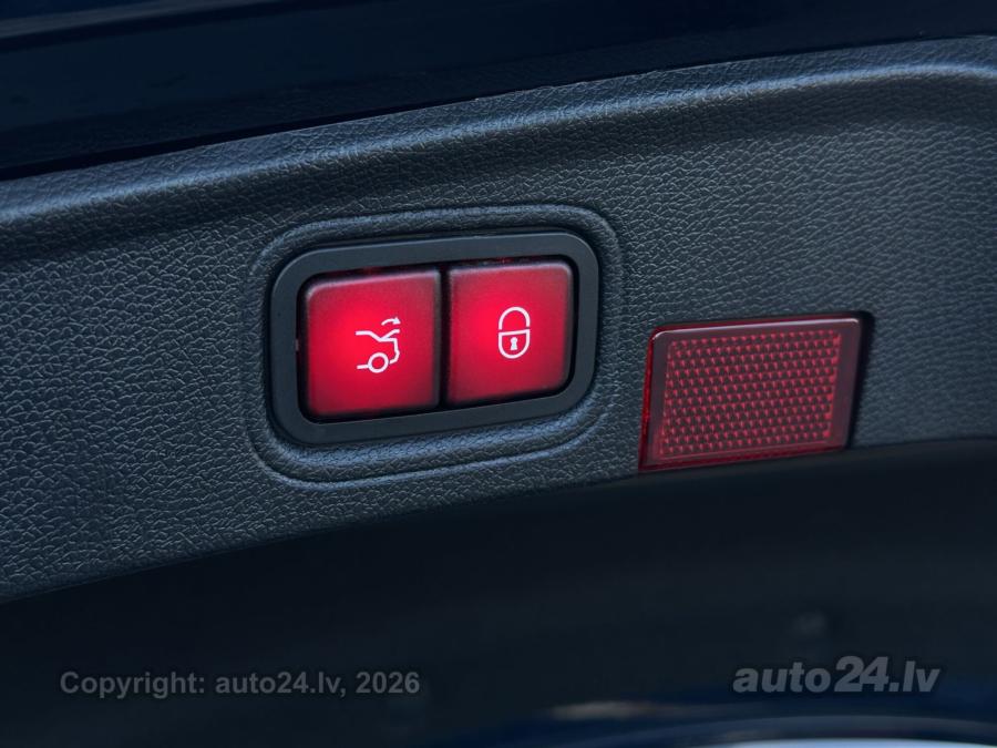 Zils Mercedes-Benz C-Class 2020 Rīga, ar dzinēja tilpumu 2.00 L un nobraukumu 18 tūkst. km par 41990 €, foto 20 vietnē AUTOMOTO.COM.LV