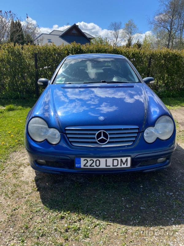 Zils Mercedes-Benz C-Class 2002 Tallina, ar dzinēja tilpumu 2.30 L un nobraukumu 187 tūkst. km par 4000 €, foto 3 vietnē AUTOMOTO.COM.LV