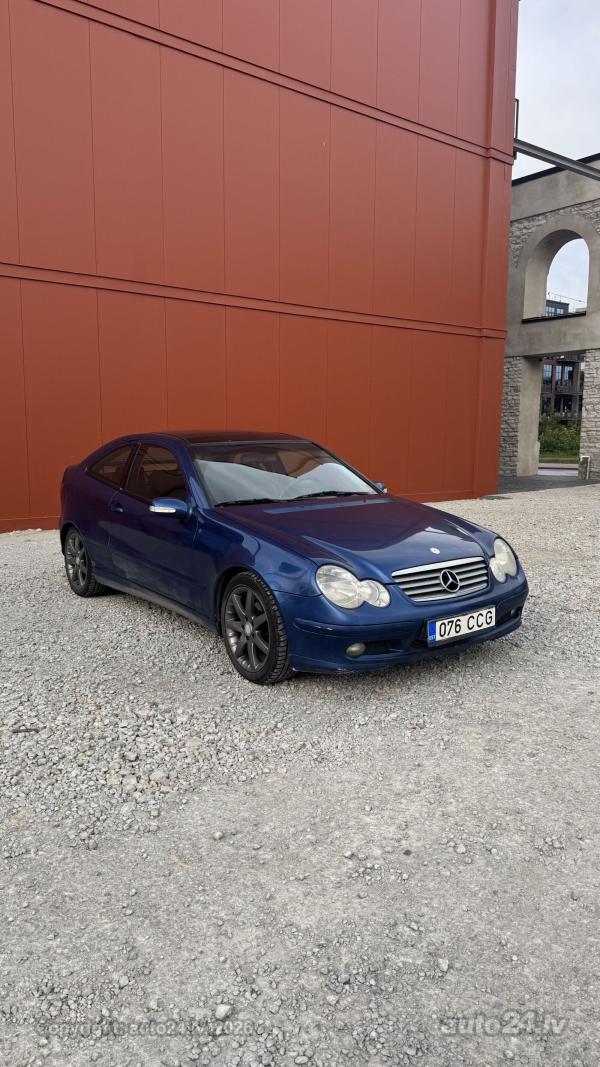 Zils Mercedes-Benz C-Class 2003 Tallina, ar dzinēja tilpumu 2.10 L un nobraukumu 0 tūkst. km par 1800 €, foto 2 vietnē AUTOMOTO.COM.LV