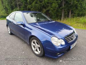 Blue Mercedes-Benz C-Class 2005 in Tallinn, with an engine capacity of 1.80 L and mileage of 174 thousand km for 2500 €, photo 3 on AUTOMOTO.COM.LV