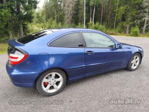 Blue Mercedes-Benz C-Class 2005 in Tallinn, with an engine capacity of 1.80 L and mileage of 174 thousand km for 2500 €, photo 4 on AUTOMOTO.COM.LV