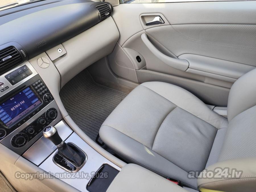 Zils Mercedes-Benz C-Class 2005 Tallina, ar dzinēja tilpumu 1.80 L un nobraukumu 174 tūkst. km par 2500 €, foto 14 vietnē AUTOMOTO.COM.LV