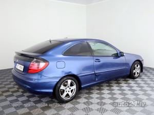 Blue Mercedes-Benz C-Class 2005 in Tallinn, with an engine capacity of 2.10 L and mileage of 329 thousand km for 699 €, photo 4 on AUTOMOTO.COM.LV