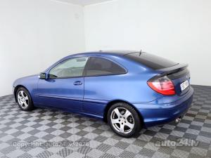 Blue Mercedes-Benz C-Class 2005 in Tallinn, with an engine capacity of 2.10 L and mileage of 329 thousand km for 699 €, photo 5 on AUTOMOTO.COM.LV