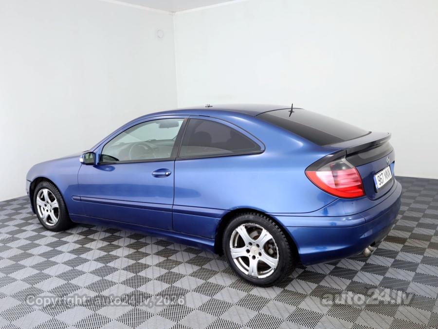 Blue Mercedes-Benz C-Class 2005 in Tallinn, with an engine capacity of 2.10 L and mileage of 329 thousand km for 699 €, photo 5 on AUTOMOTO.COM.LV