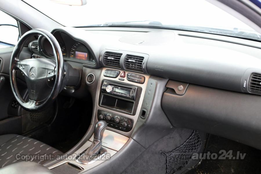 Blue Mercedes-Benz C-Class 2005 in Tallinn, with an engine capacity of 2.10 L and mileage of 329 thousand km for 699 €, photo 6 on AUTOMOTO.COM.LV