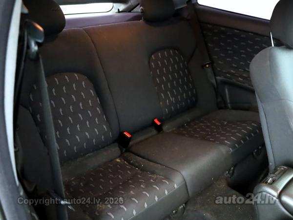 Mercedes-Benz C-Class 2005 in Tallinn on AUTOMOTO.COM.LV Blue Mercedes-Benz C-Class 2005 in Tallinn, with an engine capacity of 2.10 L and mileage of 329 thousand km for 699 €, photo 8 on AUTOMOTO.COM.LV