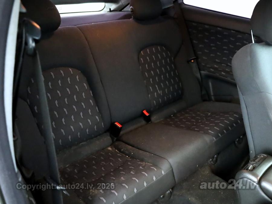 Blue Mercedes-Benz C-Class 2005 in Tallinn, with an engine capacity of 2.10 L and mileage of 329 thousand km for 699 €, photo 8 on AUTOMOTO.COM.LV