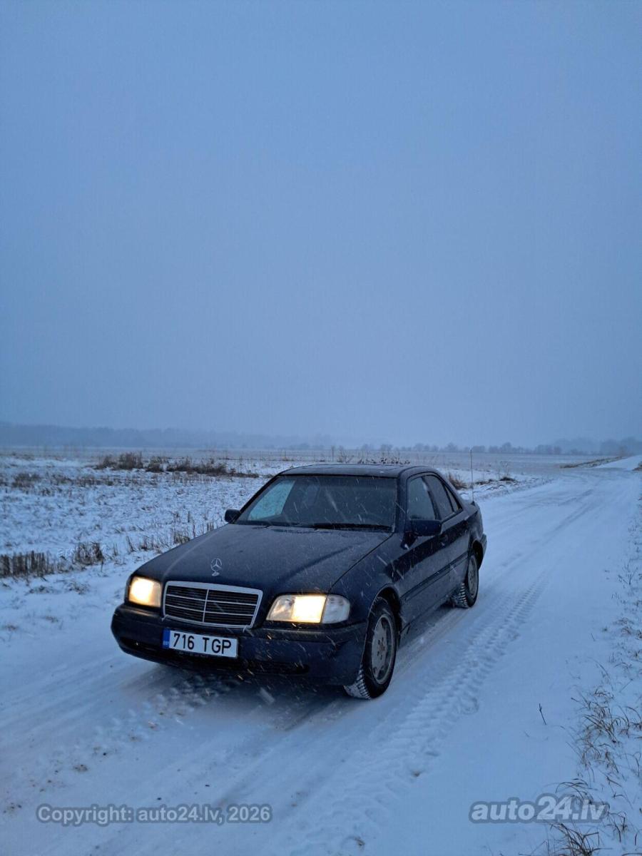Zils Mercedes-Benz C-Class 1997 Tallina, ar dzinēja tilpumu 2.50 L un nobraukumu 543 tūkst. km par 1750 €, foto 2 vietnē AUTOMOTO.COM.LV