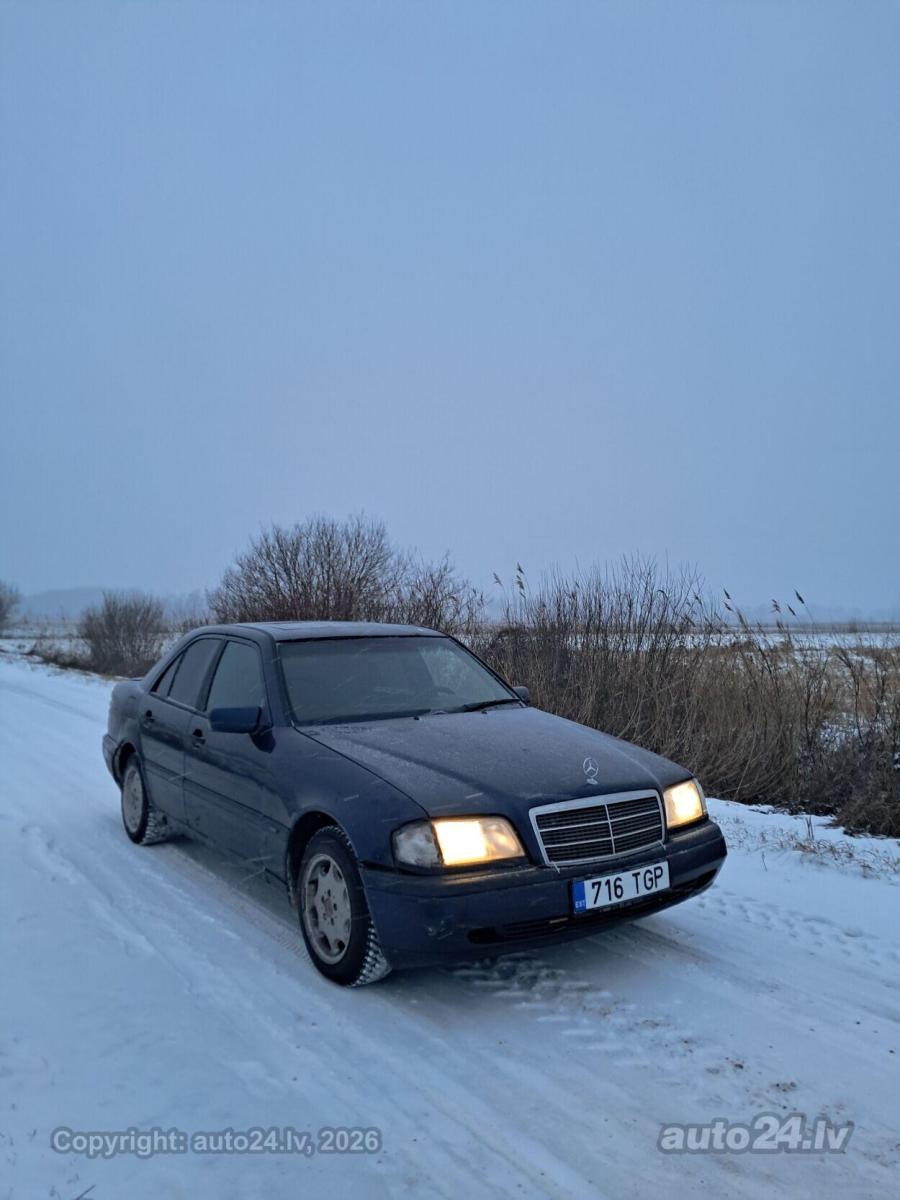 Zils Mercedes-Benz C-Class 1997 Tallina, ar dzinēja tilpumu 2.50 L un nobraukumu 543 tūkst. km par 1750 €, foto 3 vietnē AUTOMOTO.COM.LV
