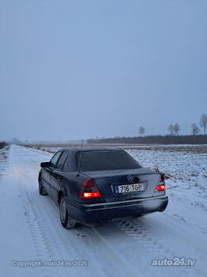Zils Mercedes-Benz C-Class 1997 Tallina, ar dzinēja tilpumu 2.50 L un nobraukumu 543 tūkst. km par 1750 €, foto 5 vietnē AUTOMOTO.COM.LV