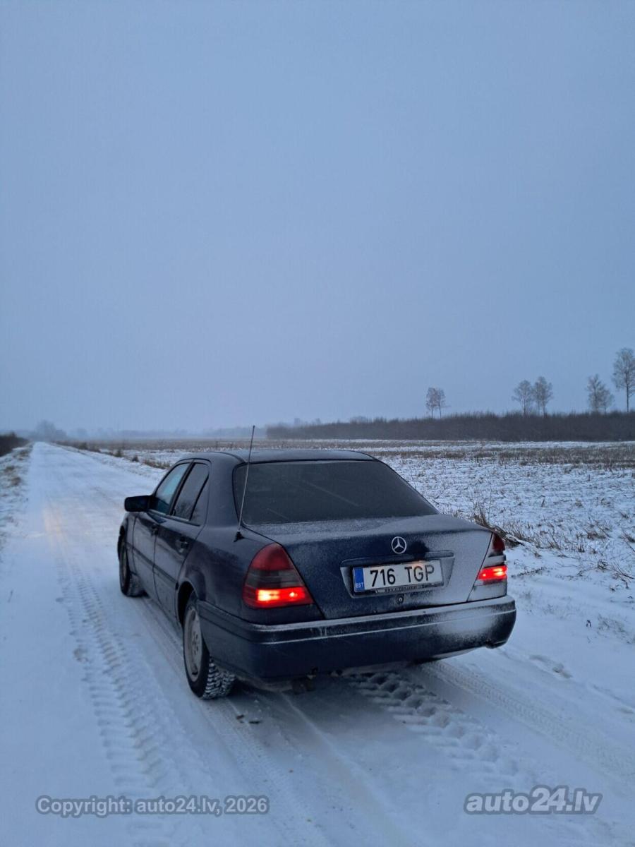 Zils Mercedes-Benz C-Class 1997 Tallina, ar dzinēja tilpumu 2.50 L un nobraukumu 543 tūkst. km par 1750 €, foto 5 vietnē AUTOMOTO.COM.LV