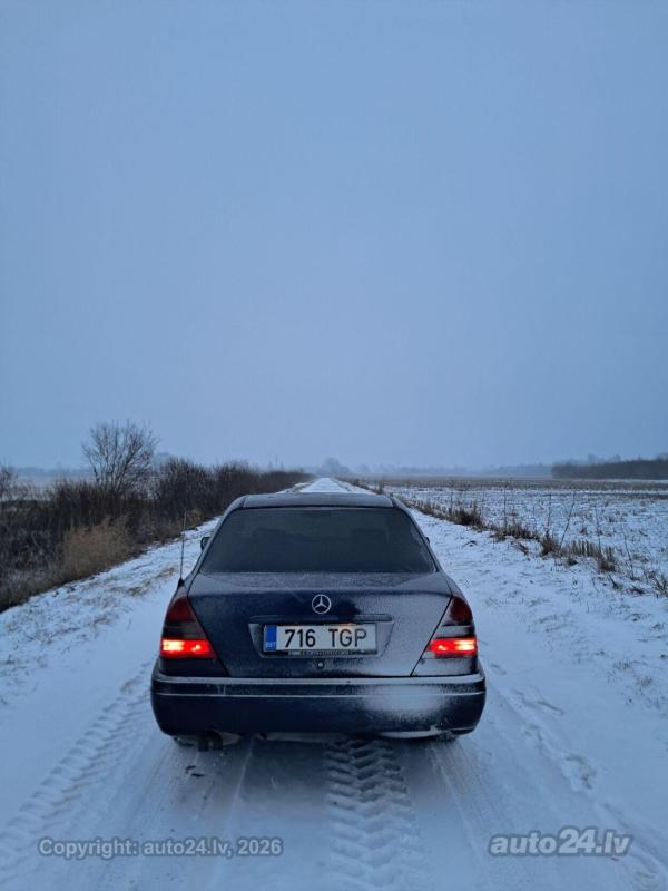 Zils Mercedes-Benz C-Class 1997 Tallina, ar dzinēja tilpumu 2.50 L un nobraukumu 543 tūkst. km par 1750 €, foto 6 vietnē AUTOMOTO.COM.LV