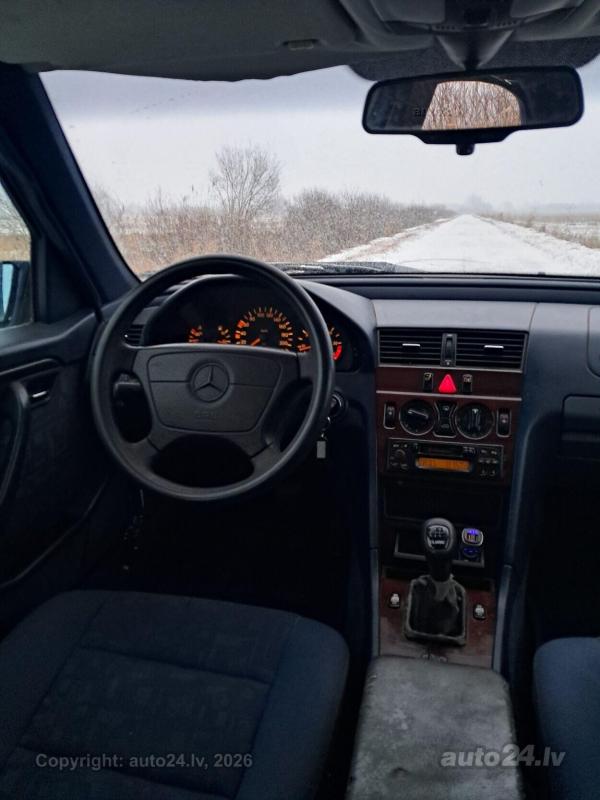 Zils Mercedes-Benz C-Class 1997 Tallina, ar dzinēja tilpumu 2.50 L un nobraukumu 543 tūkst. km par 1750 €, foto 7 vietnē AUTOMOTO.COM.LV