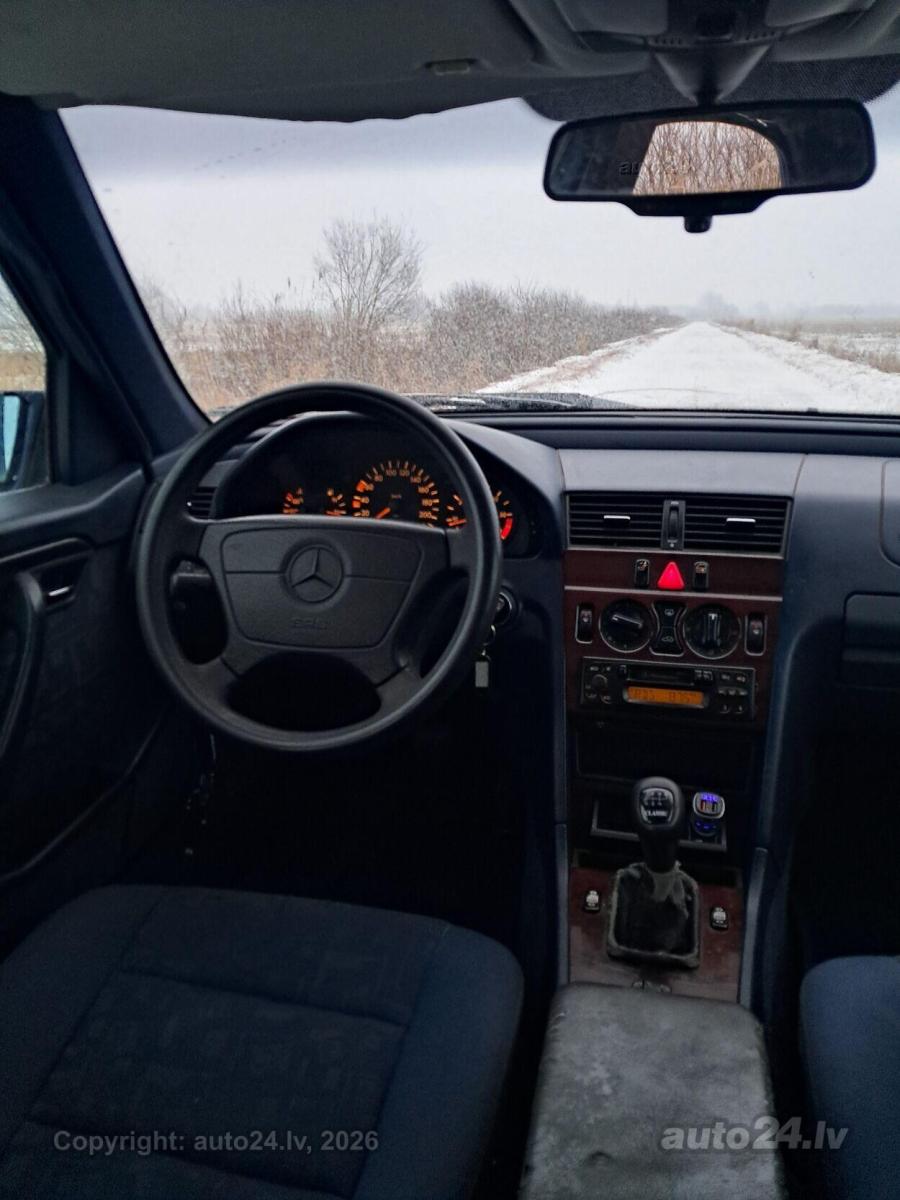 Zils Mercedes-Benz C-Class 1997 Tallina, ar dzinēja tilpumu 2.50 L un nobraukumu 543 tūkst. km par 1750 €, foto 7 vietnē AUTOMOTO.COM.LV