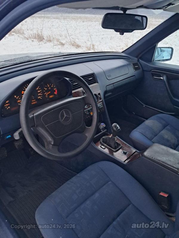 Zils Mercedes-Benz C-Class 1997 Tallina, ar dzinēja tilpumu 2.50 L un nobraukumu 543 tūkst. km par 1750 €, foto 8 vietnē AUTOMOTO.COM.LV