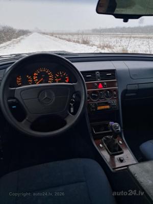Zils Mercedes-Benz C-Class 1997 Tallina, ar dzinēja tilpumu 2.50 L un nobraukumu 543 tūkst. km par 1750 €, foto 10 vietnē AUTOMOTO.COM.LV