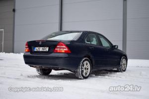 Blue Mercedes-Benz C-Class 2001 in Tallinn, with an engine capacity of 2.00 L and mileage of 235 thousand km for 2350 €, photo 6 on AUTOMOTO.COM.LV