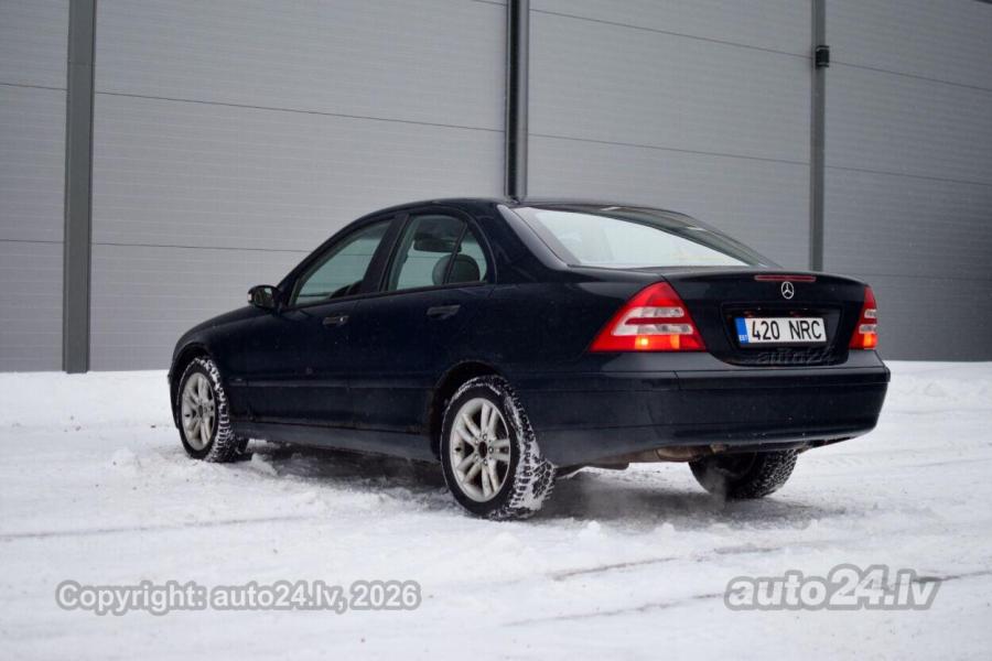 Blue Mercedes-Benz C-Class 2001 in Tallinn, with an engine capacity of 2.00 L and mileage of 235 thousand km for 2350 €, photo 7 on AUTOMOTO.COM.LV