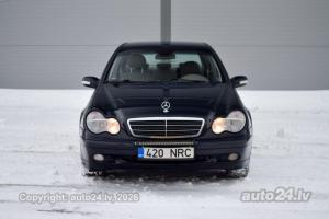 Zils Mercedes-Benz C-Class 2001 Tallina, ar dzinēja tilpumu 2.00 L un nobraukumu 235 tūkst. km par 2350 €, foto 2 vietnē AUTOMOTO.COM.LV
