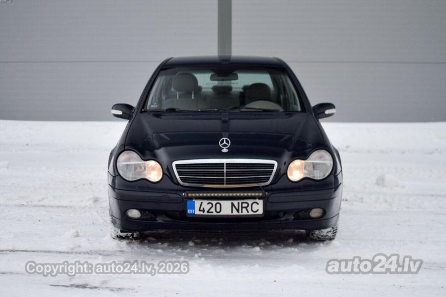 Zils Mercedes-Benz C-Class 2001 Tallina, ar dzinēja tilpumu 2.00 L un nobraukumu 235 tūkst. km par 2350 €, foto 2 vietnē AUTOMOTO.COM.LV