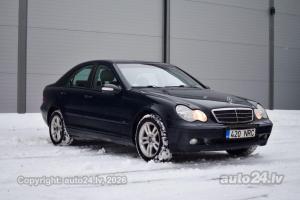 Zils Mercedes-Benz C-Class 2001 Tallina, ar dzinēja tilpumu 2.00 L un nobraukumu 235 tūkst. km par 2350 €, foto 3 vietnē AUTOMOTO.COM.LV