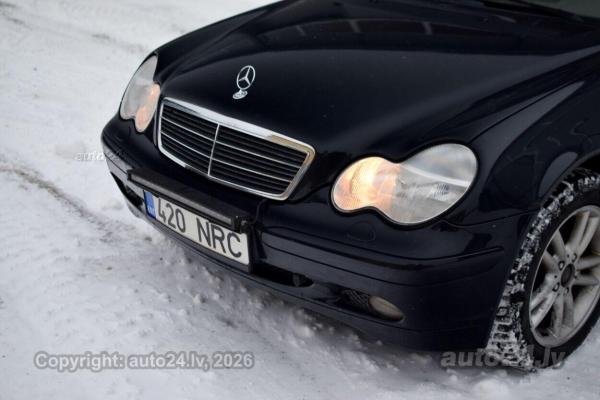 Zils Mercedes-Benz C-Class 2001 Tallina, ar dzinēja tilpumu 2.00 L un nobraukumu 235 tūkst. km par 2350 €, foto 4 vietnē AUTOMOTO.COM.LV