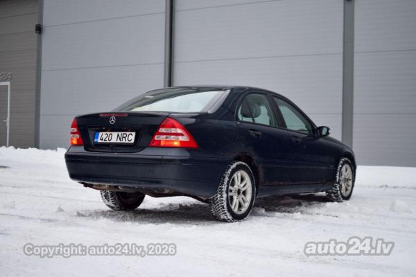 Zils Mercedes-Benz C-Class 2001 Tallina, ar dzinēja tilpumu 2.00 L un nobraukumu 235 tūkst. km par 2350 €, foto 6 vietnē AUTOMOTO.COM.LV