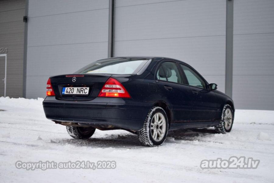 Zils Mercedes-Benz C-Class 2001 Tallina, ar dzinēja tilpumu 2.00 L un nobraukumu 235 tūkst. km par 2350 €, foto 6 vietnē AUTOMOTO.COM.LV