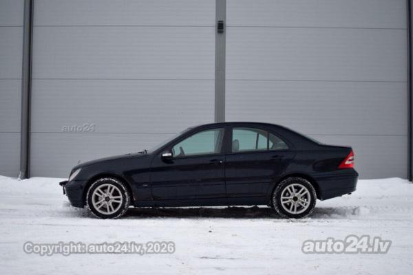 Zils Mercedes-Benz C-Class 2001 Tallina, ar dzinēja tilpumu 2.00 L un nobraukumu 235 tūkst. km par 2350 €, foto 8 vietnē AUTOMOTO.COM.LV