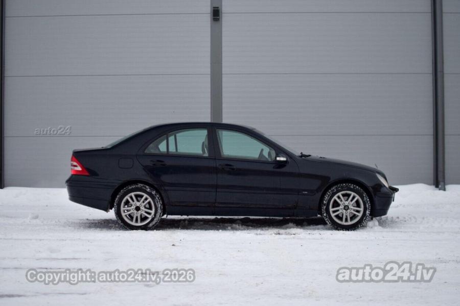 Zils Mercedes-Benz C-Class 2001 Tallina, ar dzinēja tilpumu 2.00 L un nobraukumu 235 tūkst. km par 2350 €, foto 9 vietnē AUTOMOTO.COM.LV