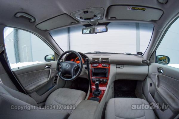 Zils Mercedes-Benz C-Class 2001 Tallina, ar dzinēja tilpumu 2.00 L un nobraukumu 235 tūkst. km par 2350 €, foto 10 vietnē AUTOMOTO.COM.LV