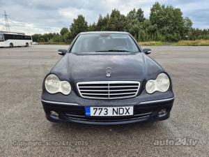 Blue Mercedes-Benz C-Class 2004 in Tallinn, with an engine capacity of 2.10 L and mileage of 370 thousand km for 2499 €, photo  on AUTOMOTO.COM.LV