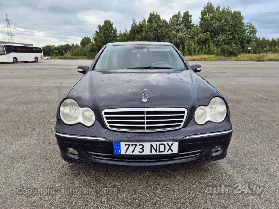 Blue Mercedes-Benz C-Class 2004 in Tallinn, with an engine capacity of 2.10 L and mileage of 370 thousand km for 2499 €, photo 1 on AUTOMOTO.COM.LV
