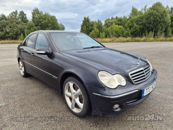 Синий Мерседес Ц-Класс 2004 в Таллин, объемом двигателя 2.10 л и пробегом 370 тыс. км за 2499 €, фото 4 на AUTOMOTO.COM.LV