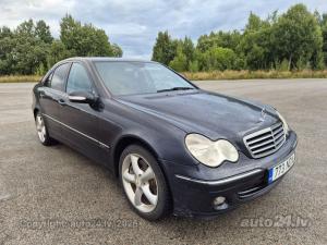 Blue Mercedes-Benz C-Class 2004 in Tallinn, with an engine capacity of 2.10 L and mileage of 370 thousand km for 2499 €, photo 4 on AUTOMOTO.COM.LV